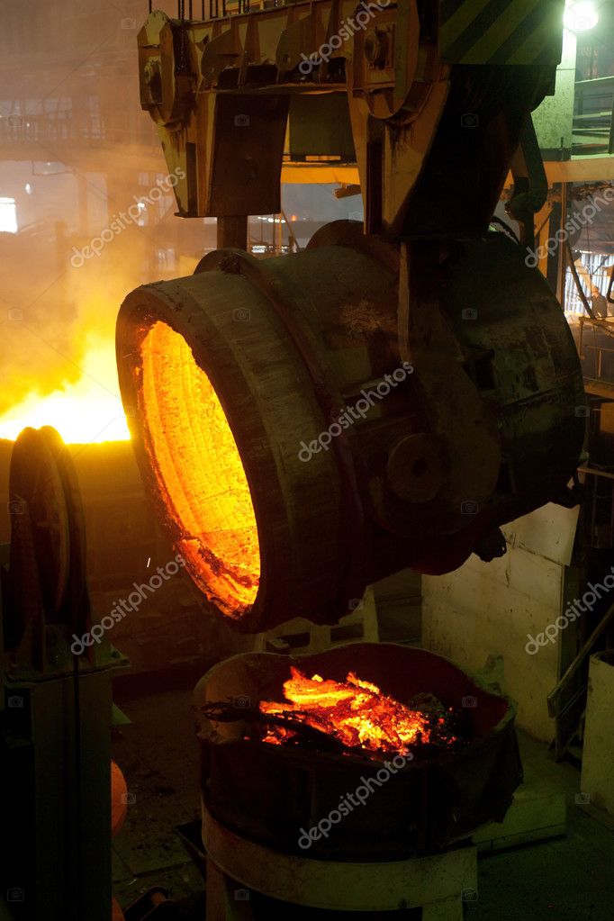 Molten liquid iron is poured. — Stock Photo © Irochka #5123989