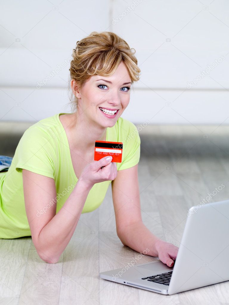 Woman holding credit card and using laptop — Stock Photo © valuavitaly ... Woman holding credit card and using laptop — Stock Photo © valuavitaly ...
