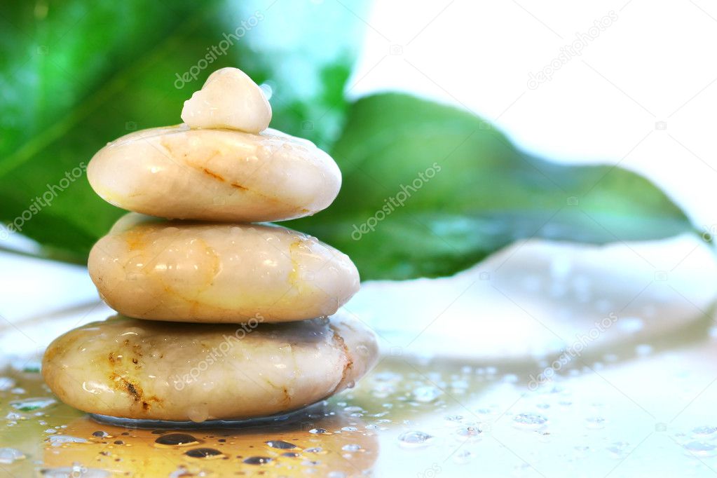 Piedras de spa con hojas: fotografía de stock © Sandralise #3390018 ...